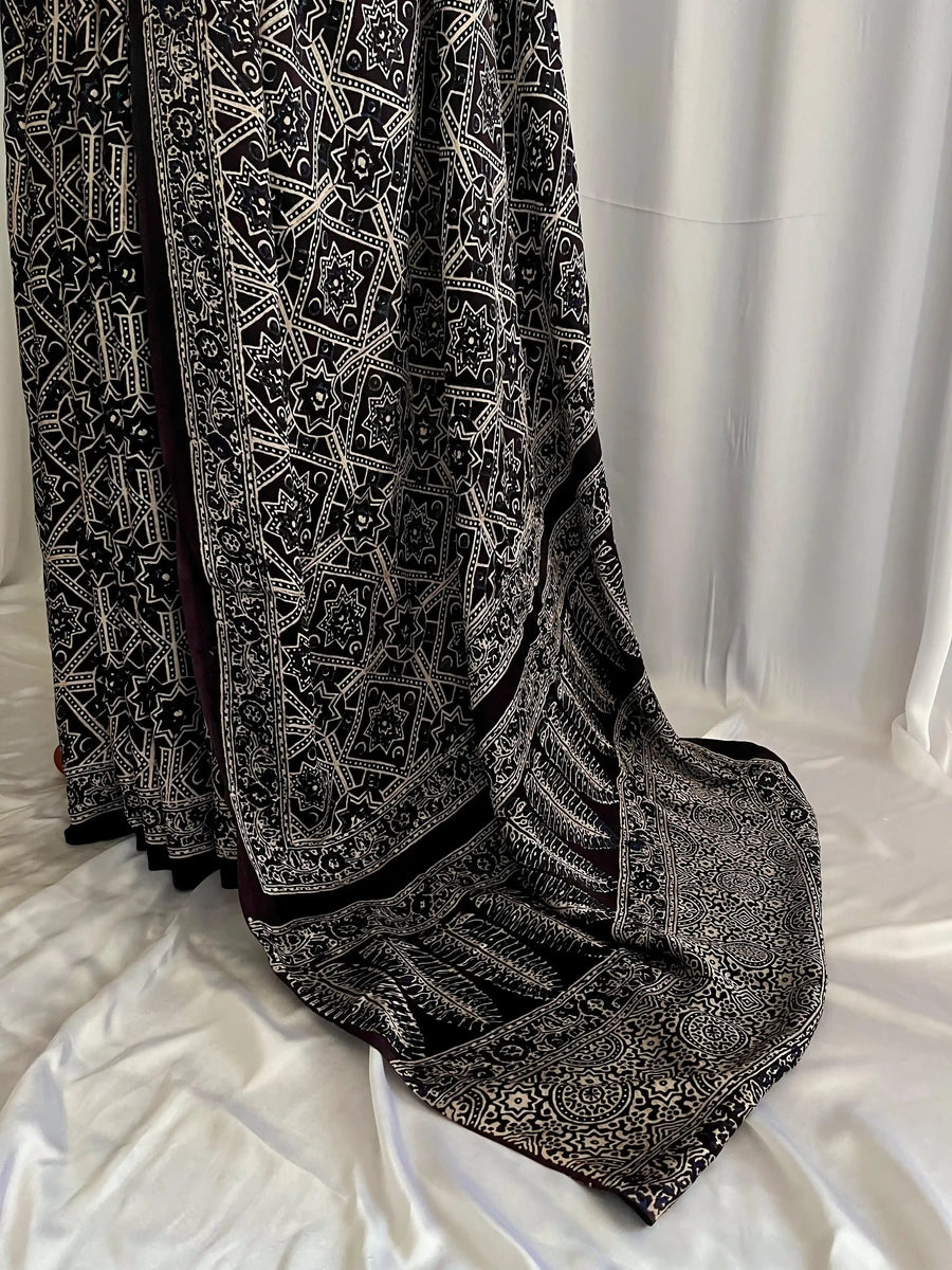 Hand Blocked Silk- Pakistan's 1st Online Saree Store – The Saari Girl